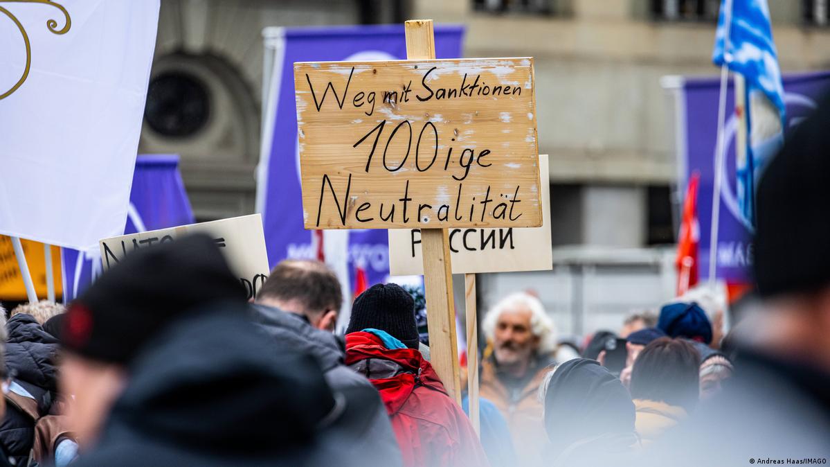 Ukraine war tests neutral Switzerland's arms rules – DW – 06/15/2023