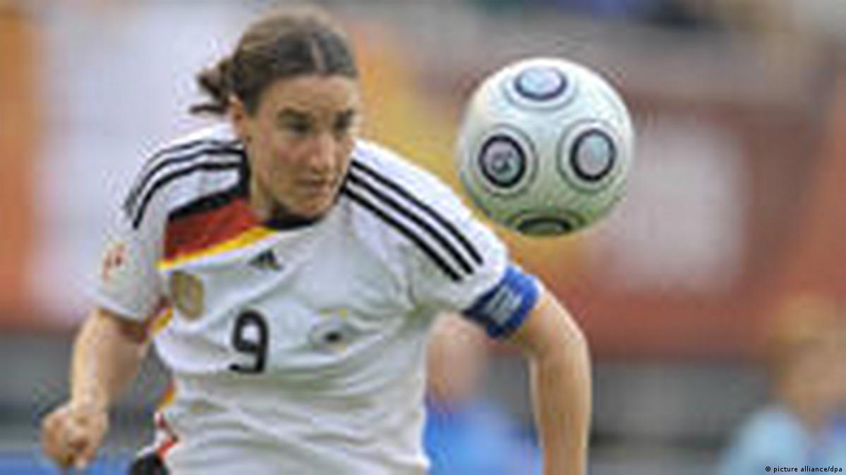 Legend retires – DW – 08/12/2011