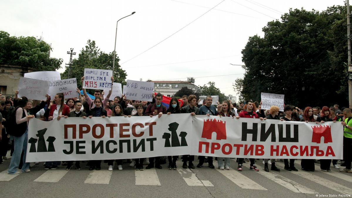„Prekardašilo“ – poručili sa protesta u Nišu – DW – 18. 6. 2023.