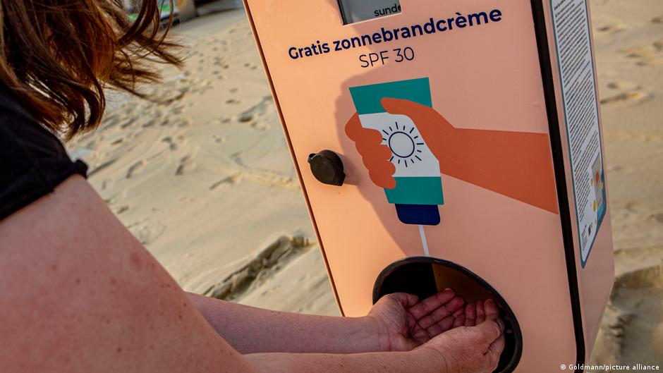 Países Bajos instala dispensadores gratuitos de crema solar – DW – 26 ...