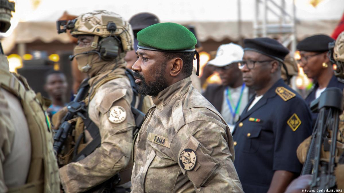 La junte malienne libère provisoirement onze opposants – DW – 06/12/2024