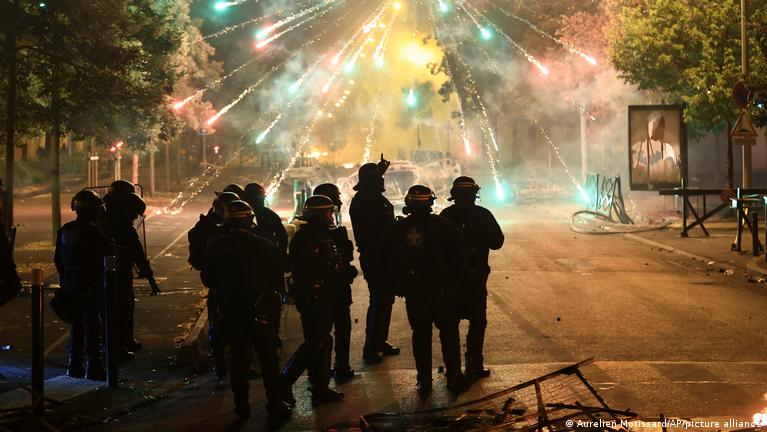France hit by third night of riots over police killing teen – DW – 06 ...