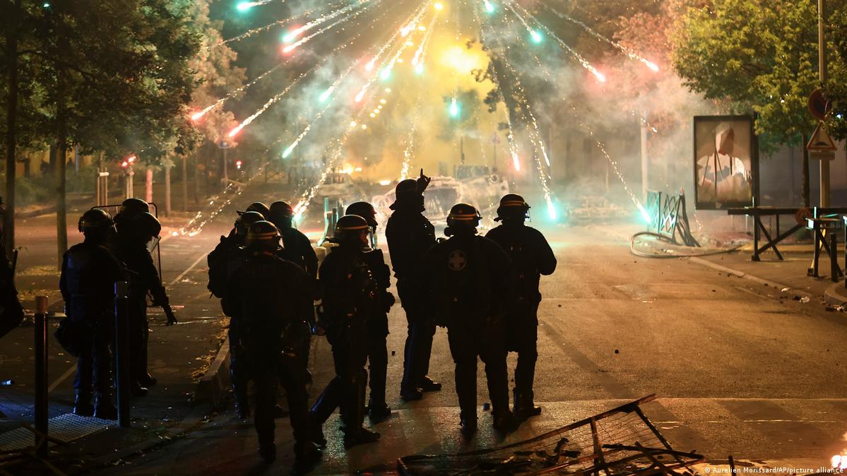 France hit by third night of riots over police killing teen – DW – 06 ...