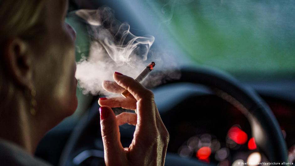 Germany: Minister plans ban on smoking in cars with children – DW – 07 ...