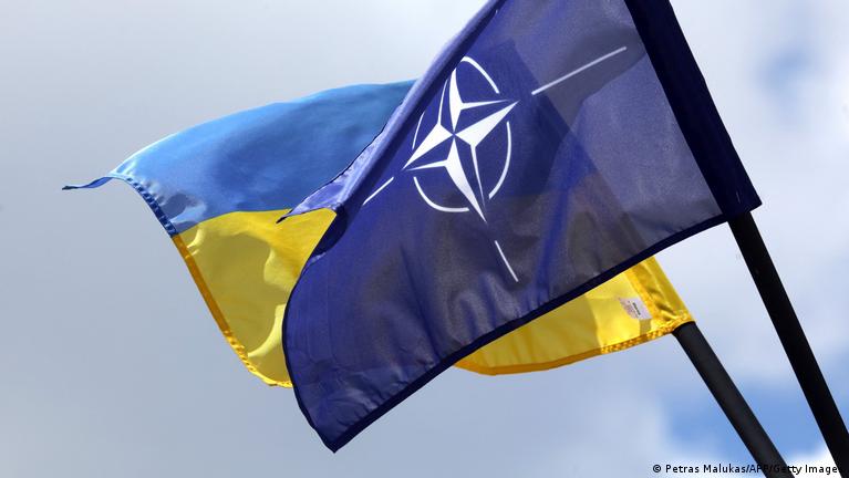 Ukraine pushes for NATO membership, but it's complicated – DW – 12/03/2024