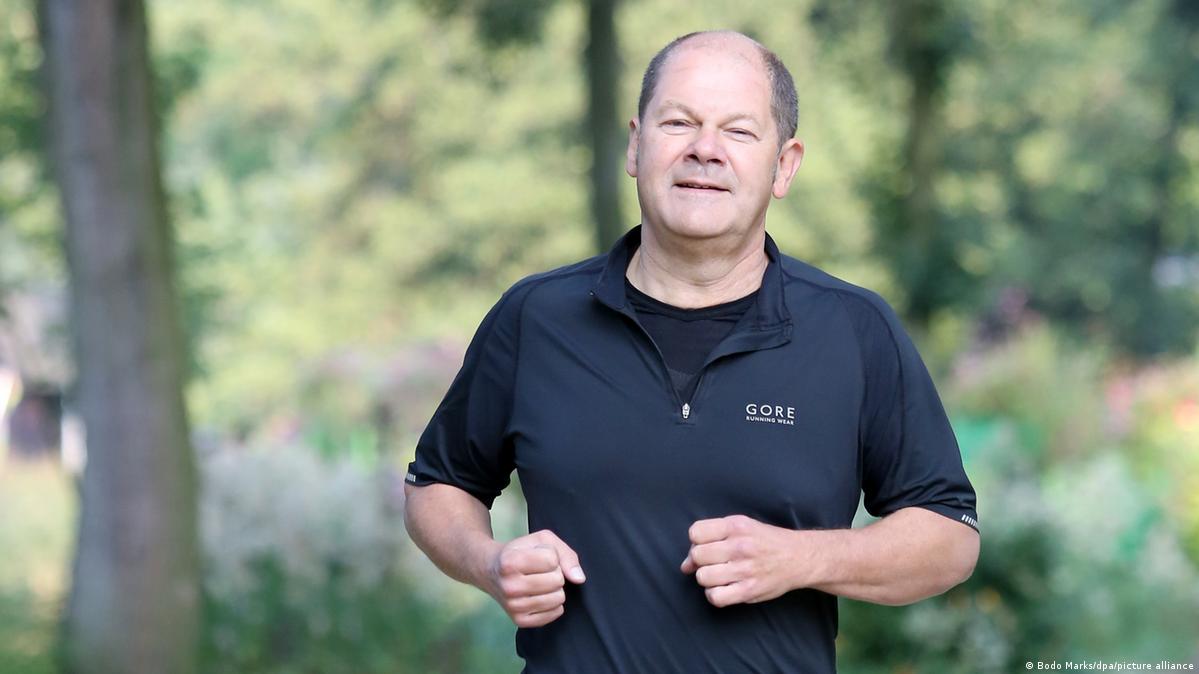 Germany's Scholz falls while jogging, cancels appointments – DW – 09/02 ...