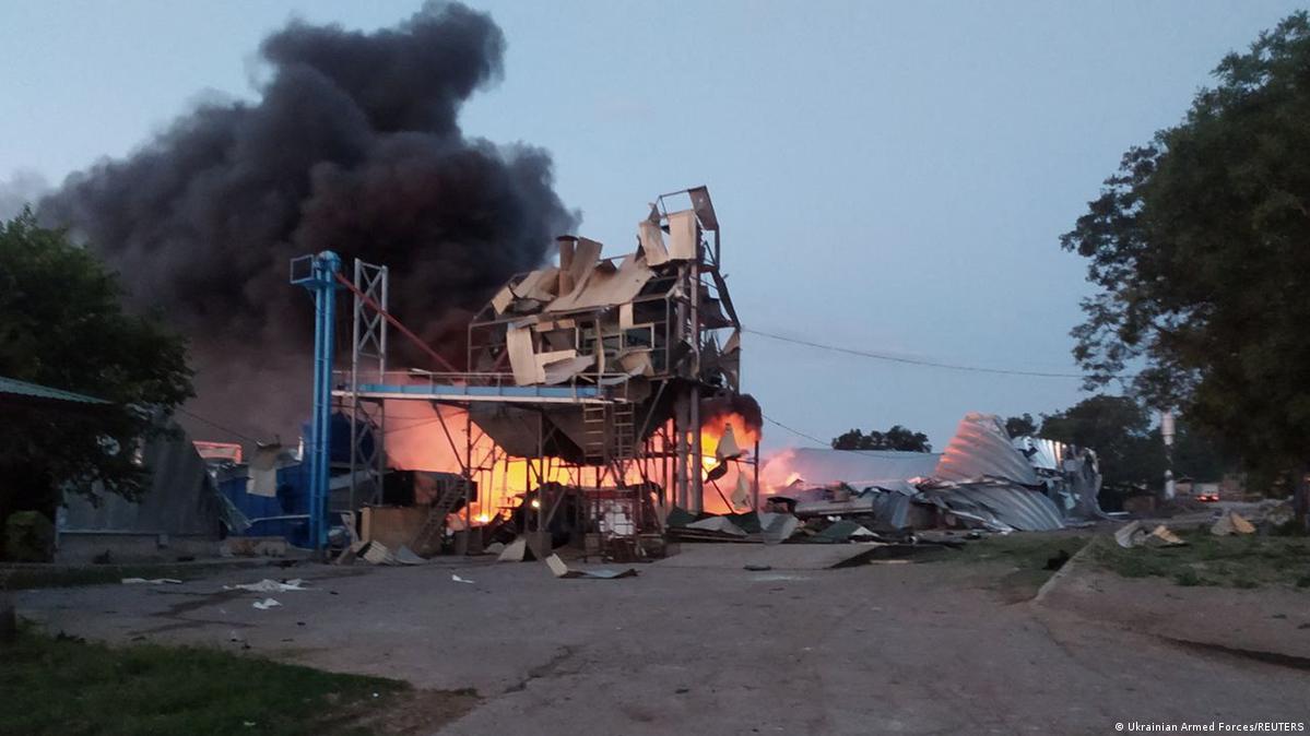 Россия ночью атаковала крупные города Украины 145 дронами – DW – 10.11.2024