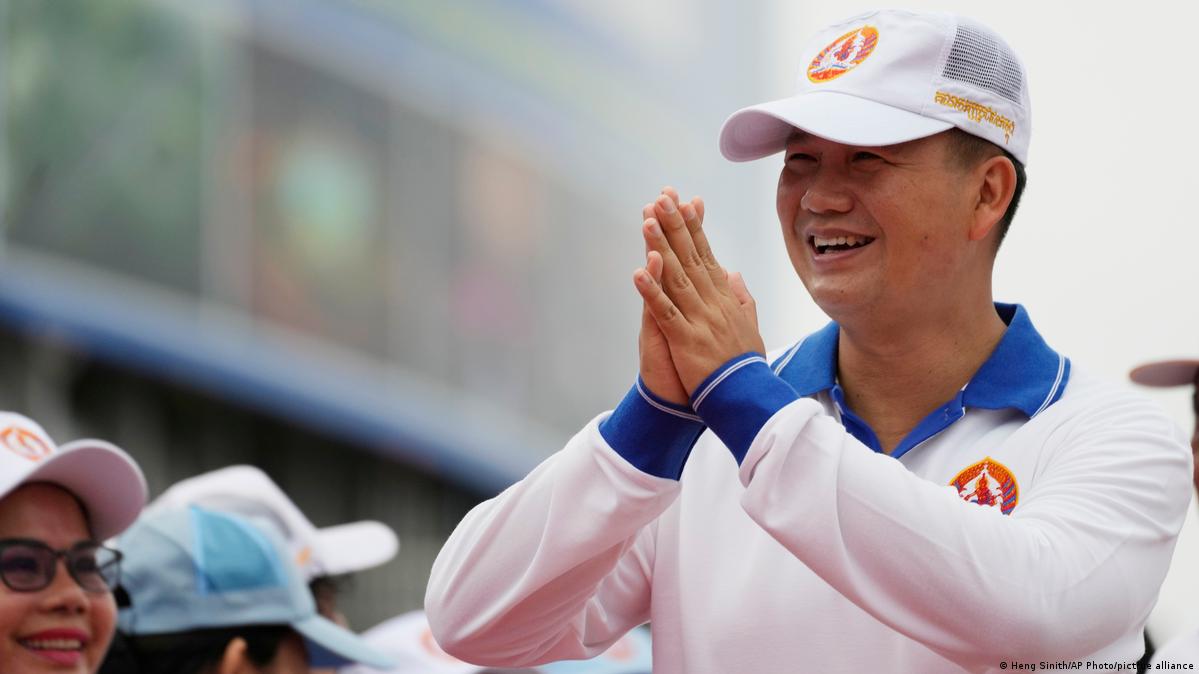 Cambodia's Hun Sen sets stage for son's succession – DW – 07/23/2023