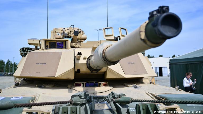 Abrams, Leopard, Challenger: які можливості цих озброєнь? – DW – 25.09.2023