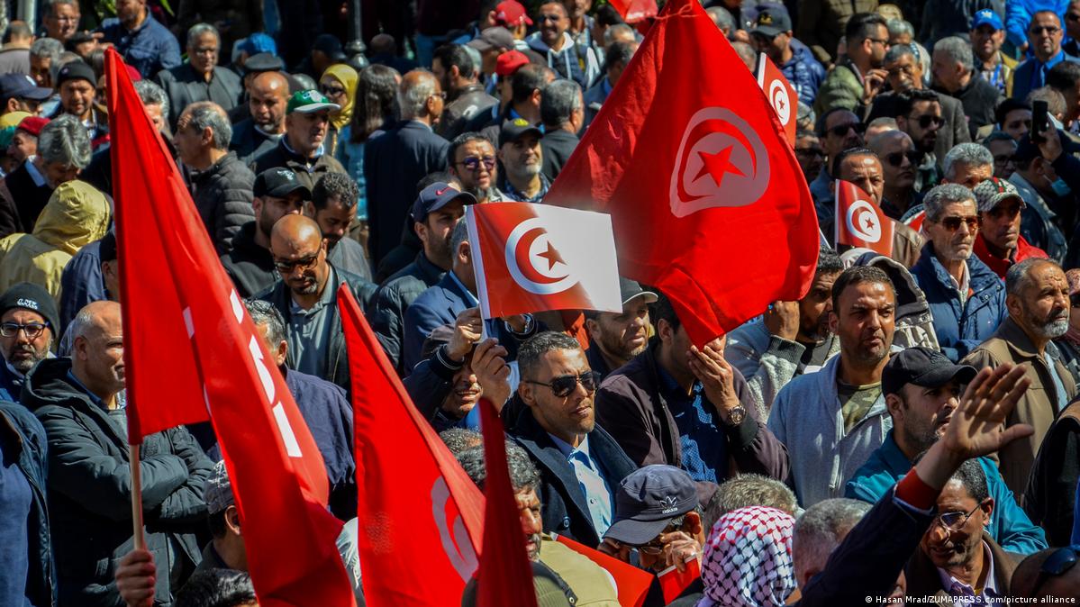 Tunisie : deux ans après le coup de force de Kais Saied – DW – 25/07/2023