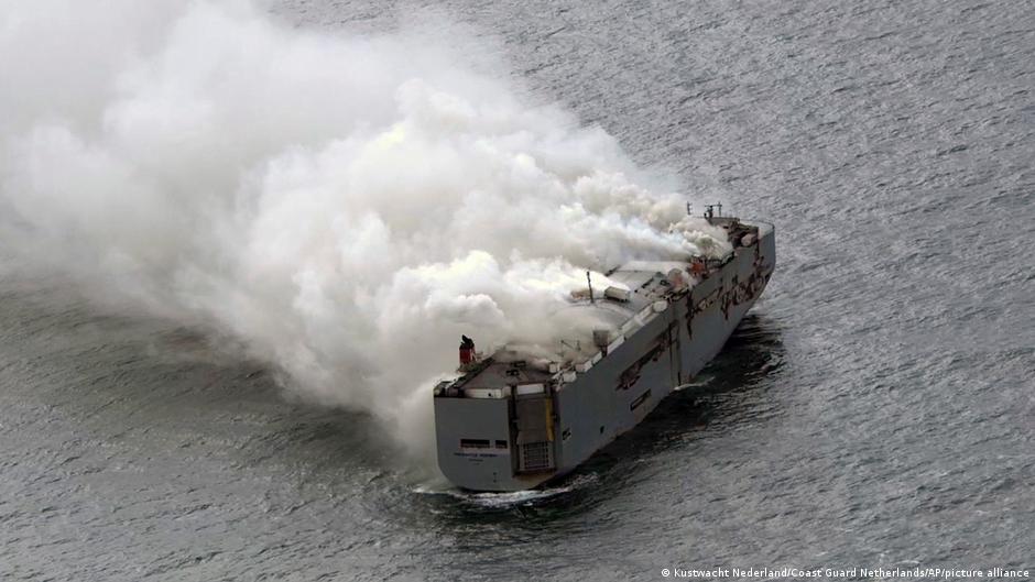 Burning cargo ship threatens North Sea with major pollution – DW – 07 ...