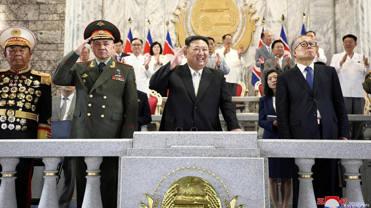 North Korea holds military parade with guests Russia, China – DW – 07 ...