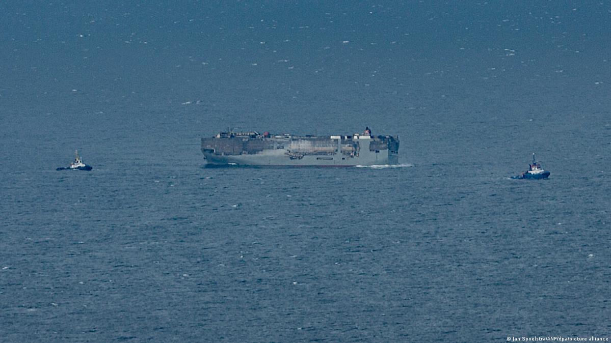 Netherlands says cargo ship fire appears to be out – DW – 08/01/2023