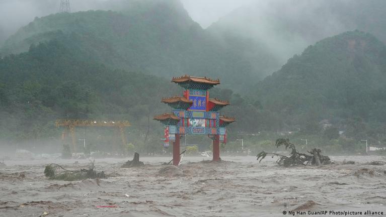 China: Doksuri flooding in Beijing leaves several dead