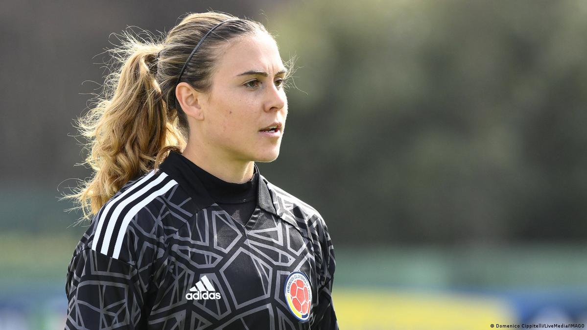 La portera colombiana Catalina Pérez sale del Werder Bremen