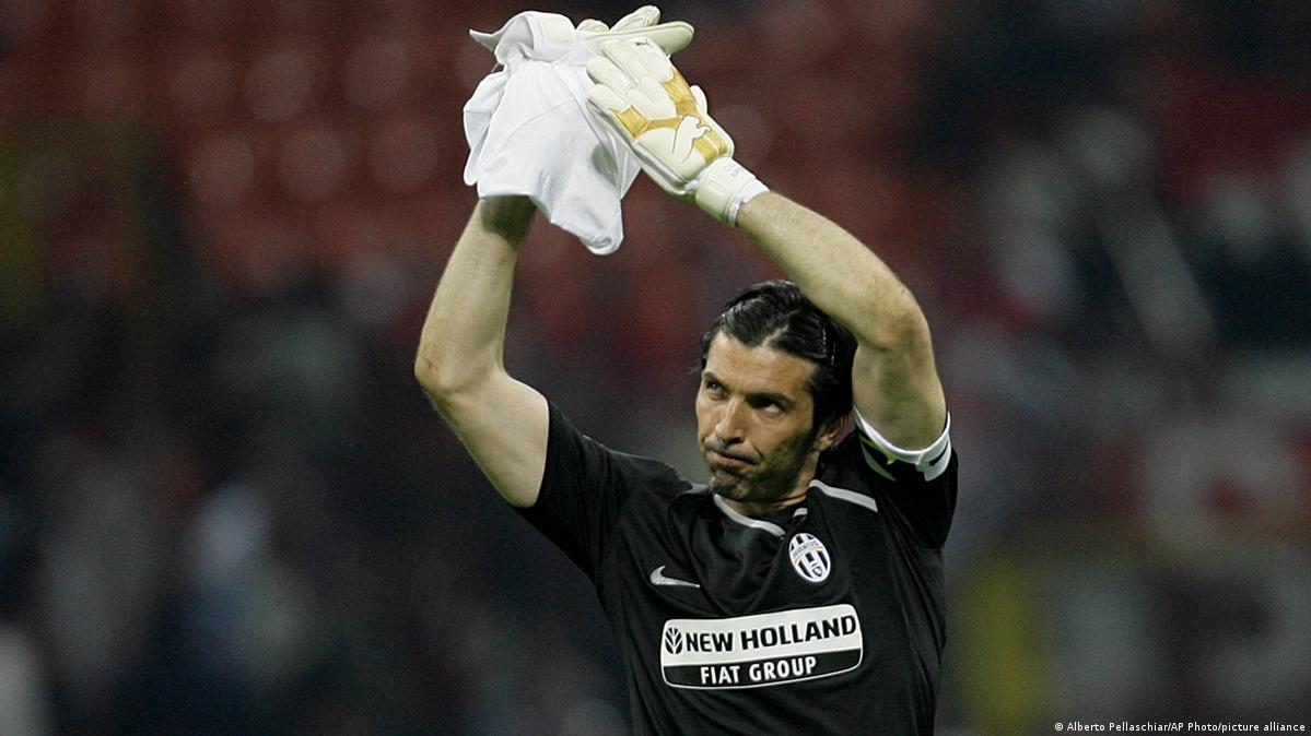Gianluigi Buffon: Legendary Italian goalkeeper retires – DW – 08/02/2023