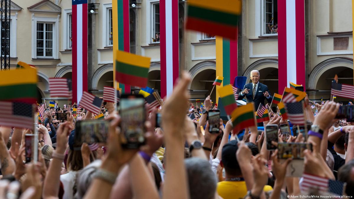 Baltic states seek to decouple grid from Russia – DW – 08/03/2023