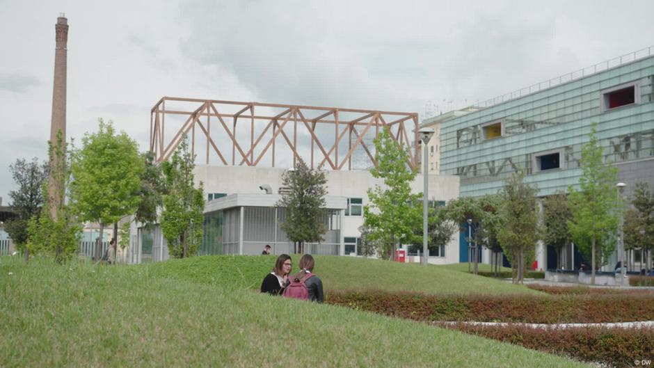 Digitization helps neighborhood in Naples – DW – 08/15/2023