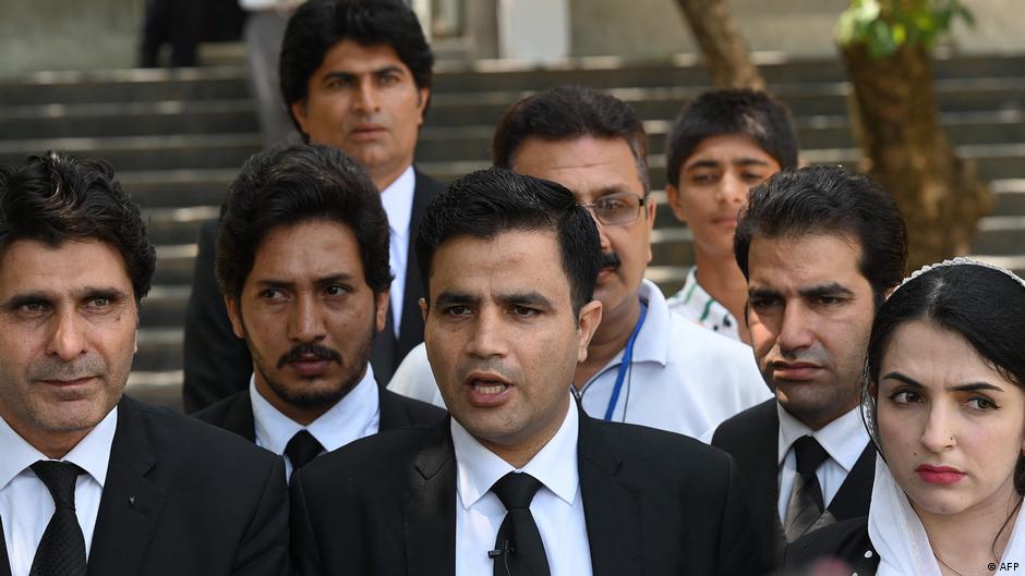 Chama cha Khan chatakiwa kutafuta uongozi mpya – DW – 24.11.2023