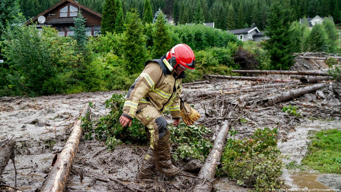 Storm 'Hans' batters Scandinavia – DW – 08/09/2023