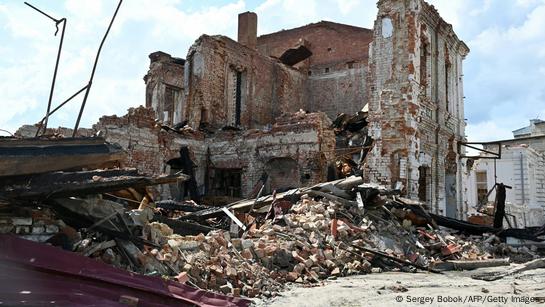 Tote nach russischem Angriff auf Kupjansk in der Ukraine – DW – 26.08.2023 Tote nach russischem Angriff auf Kupjansk in der Ukraine – DW – 26.08.2023
