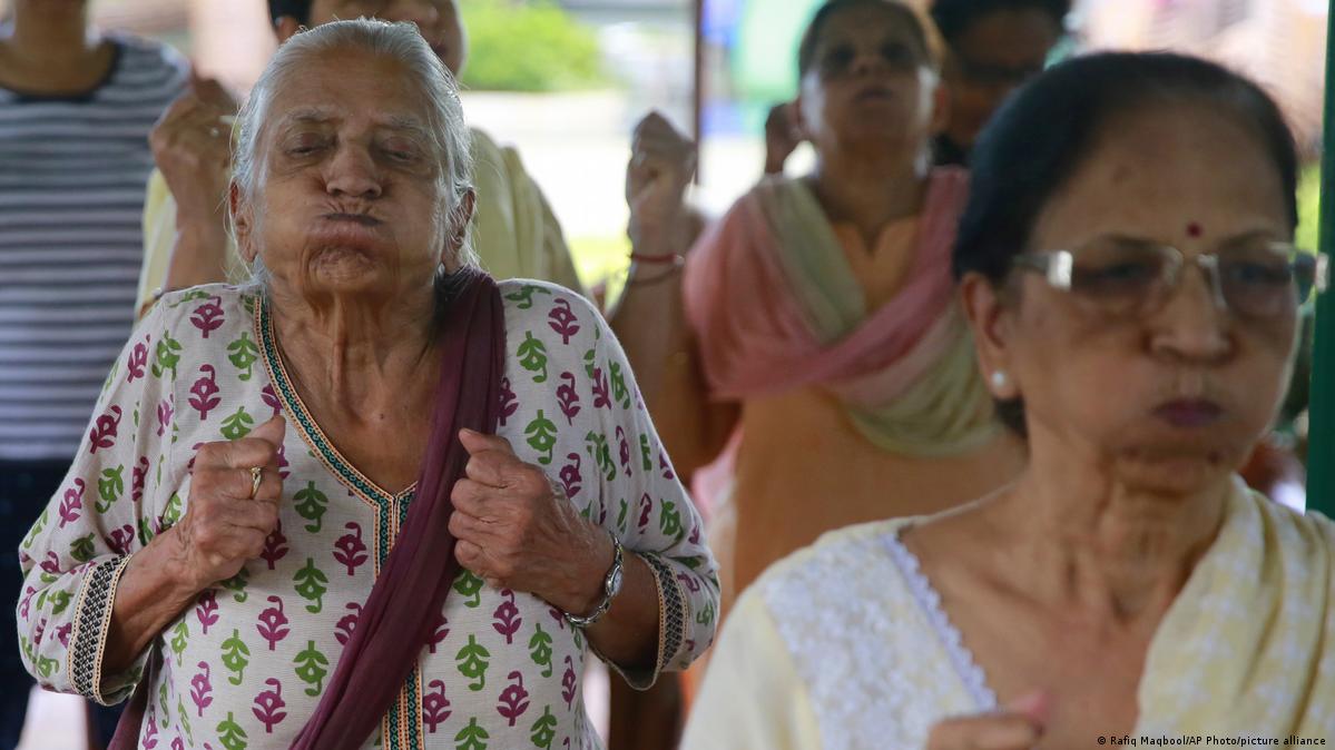 How elderly citizens in India are finding love – DW – 08/11/2023