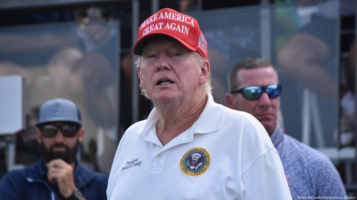 US Judge warns Trump against 'inflammatory' remarks – DW – 08/12/2023