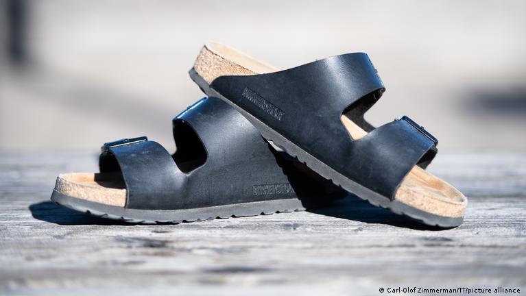 Birkenstock: Dari Sandal Sehat Jadi Ikon Fesyen – DW – 12.10.2023