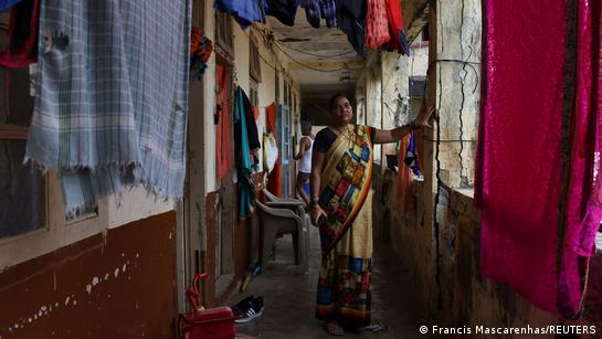 The Mumbai residents risking safety for affordable housing – DW – 08/20 ...