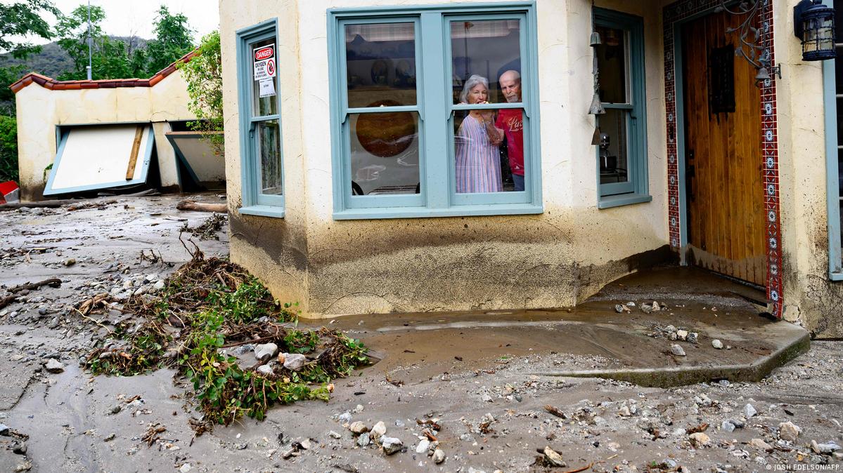 Tropical storm Hilary sweeps over Mexico and California – DW – 08/22/2023