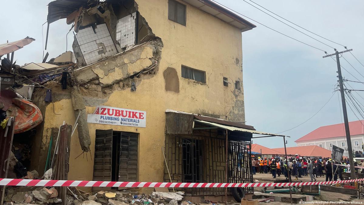 Several die in Nigeria building collapse – DW – 08/24/2023