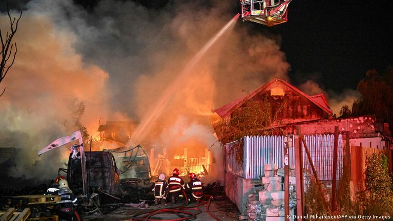 Romania: Deadly explosions hit gas station near Bucharest – DW – 08/27/2023