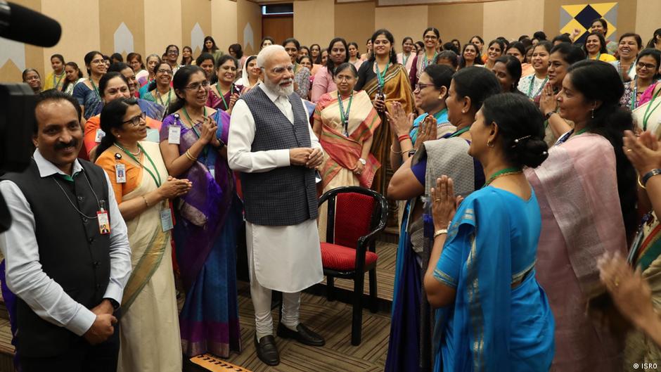 India's 'rocket women' integral to moon mission – DW – 08/28/2023