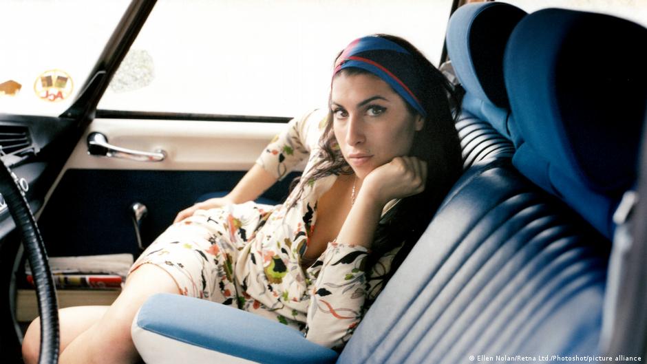 Libro con textos de Amy Winehouse muestra un lado más íntimo – DW – 28 ...