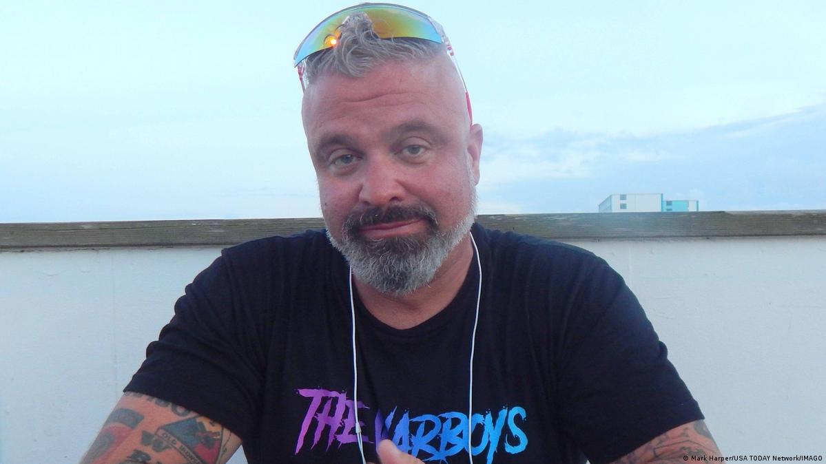 Líder de asalto al Capitolio condenado a 17 años de prisión – DW – 31 ...