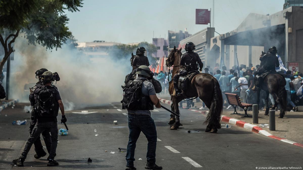 Over 100 injured as Israeli Police break up Eritrean protest – DW – 09 ...