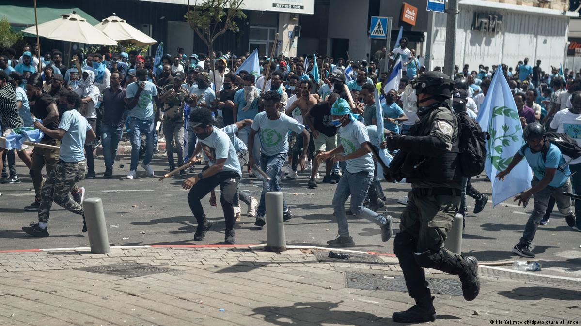 Israel considers deporting Eritreans involved in 'riots' – DW – 09/03/2023