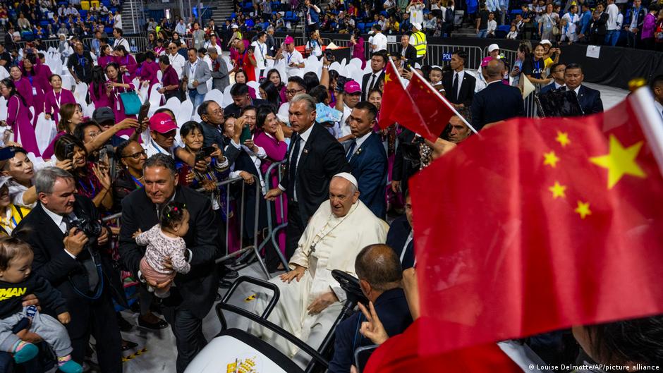 Pope Francis in Mongolia sends greeting to Chinese Catholics – DW – 09 ...