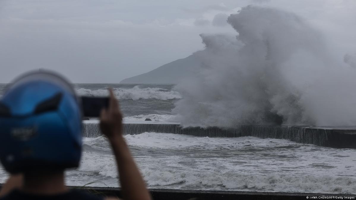 Taiwan: Typhoon Haikui makes second landfall