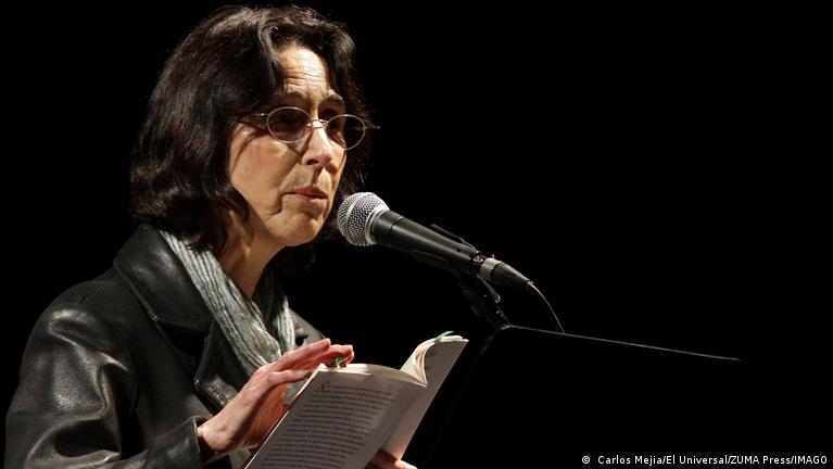Mexicana Coral Bracho gana el Premio FIL de Literatura 2023 – DW – 04 ...