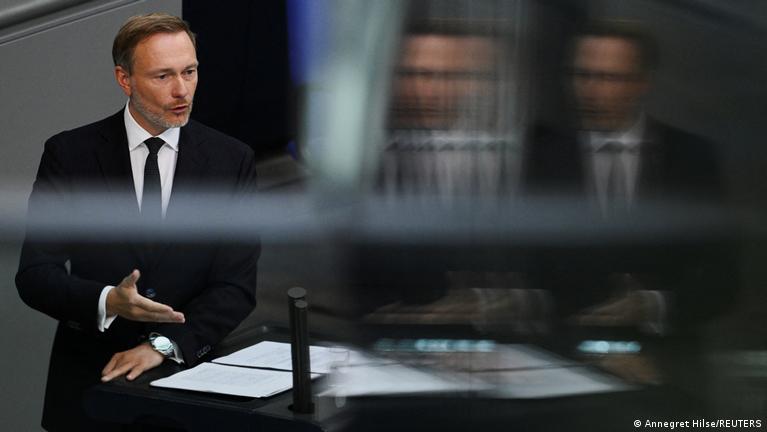 German government tightens belt in new budget