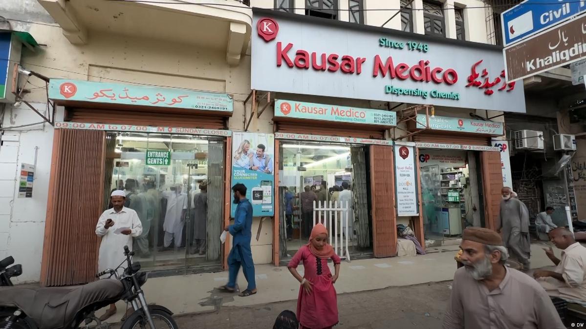 Pakistan's soaring drug prices leave patients scrambling – DW – 10/24/2023