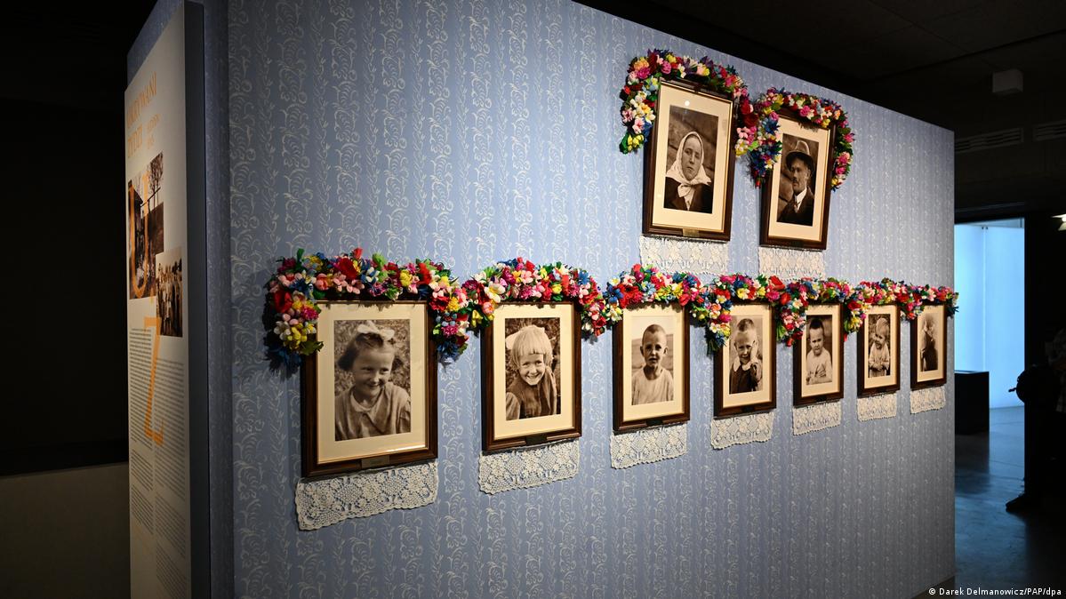 Vatican beatifies Polish family that sheltered Jews – DW – 09/10/2023