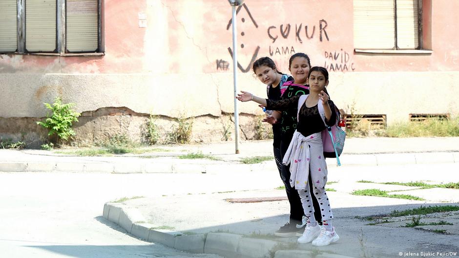 Srbija: Romska djeca i dalje uskraćena za obrazovanje :: DW :: RTCG ...