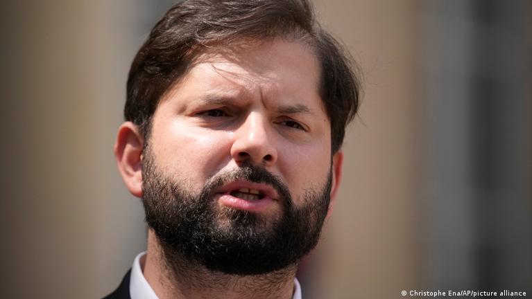 Gabriel Boric: Chile's democracy 'still under construction' – DW – 09 ...