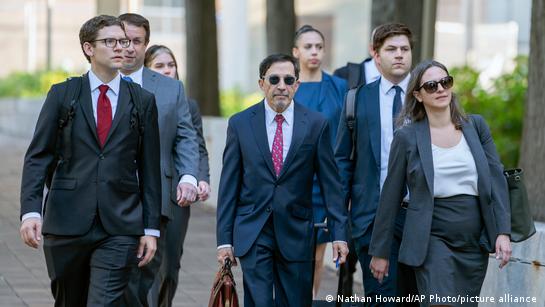 US and Google face off in landmark antitrust trial – DW – 09/12/2023