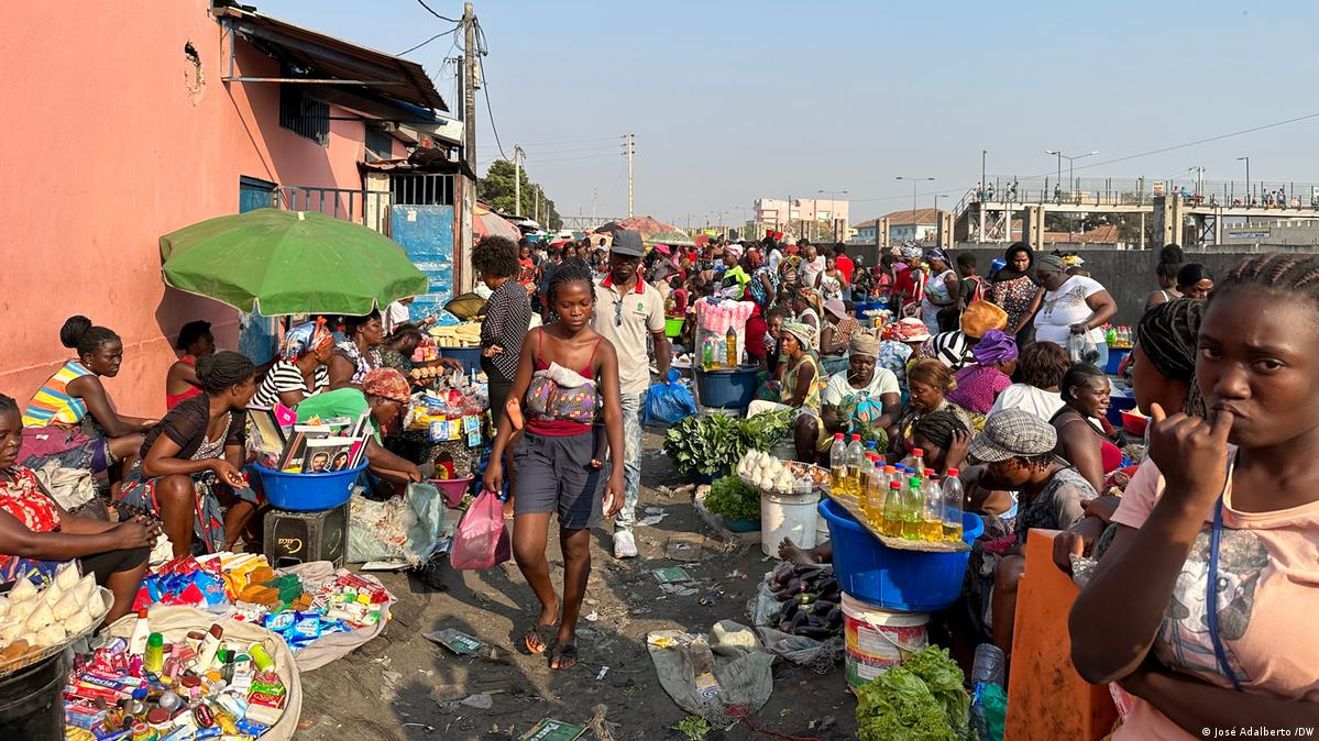 Angola investe milhões na transição para economia formal – DW – 19/09/2023