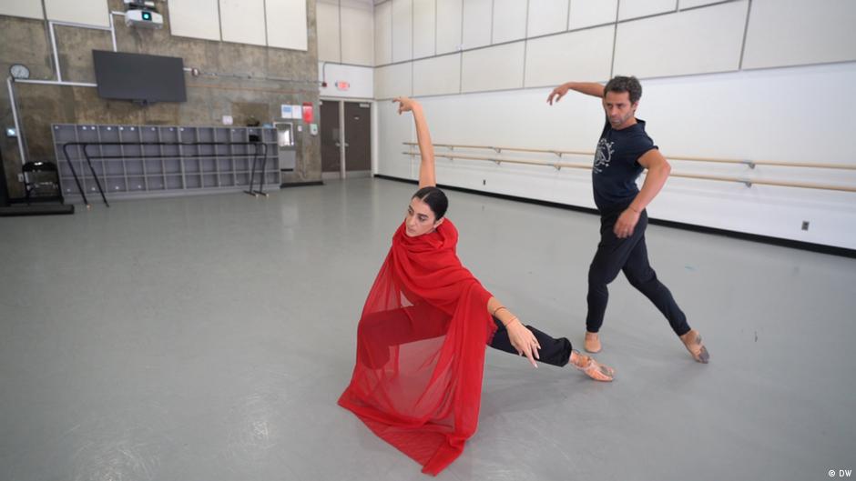 Iranian-American dancer honors Amini with ballet – DW – 09/15/2023