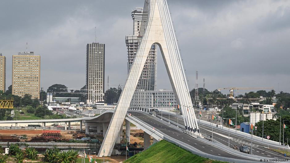 En Côte d'Ivoire, un pont qui fait des heureux à Abidjan