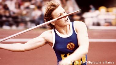 Ruth Fuchs, GDR javelin ace turned German politician, dies – DW – 09/20 ...